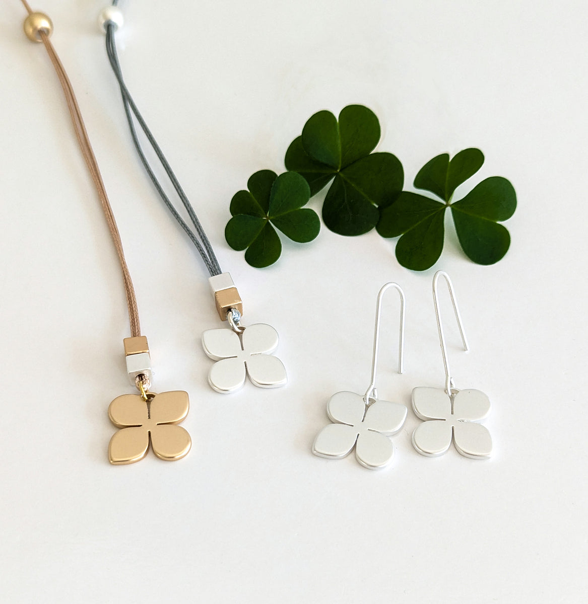 Clover Flower Short Hook Earrings – Ranchodesigns
